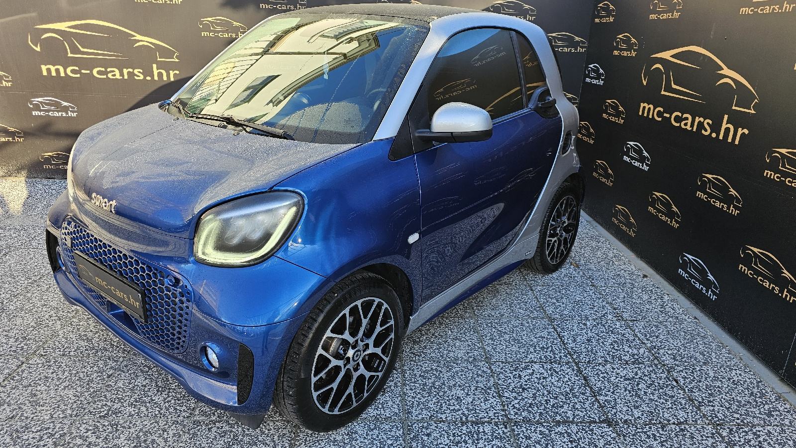 Smart EQ fortwo*BRABUS*ALU*KOŽA*KAMERA*NAVIGACIJA*BRZI PUNJAC*PANO ...