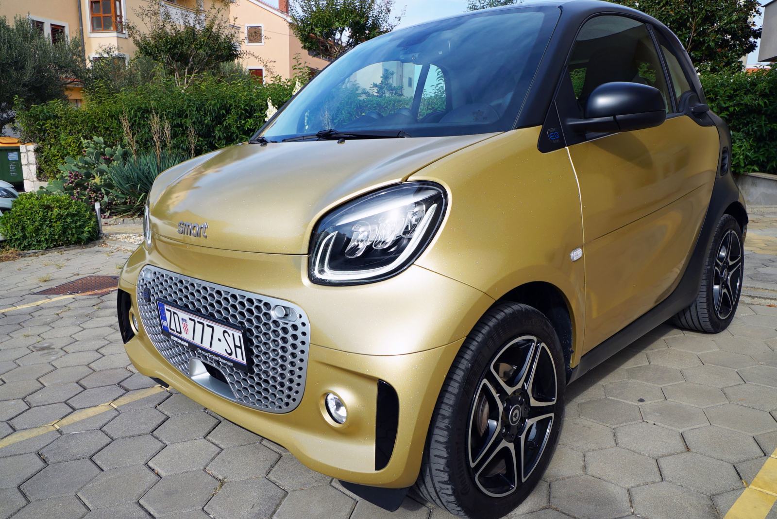 Smart EQ fortwo, brzi 22kW punjač, zaštitna folija, 2020 god.