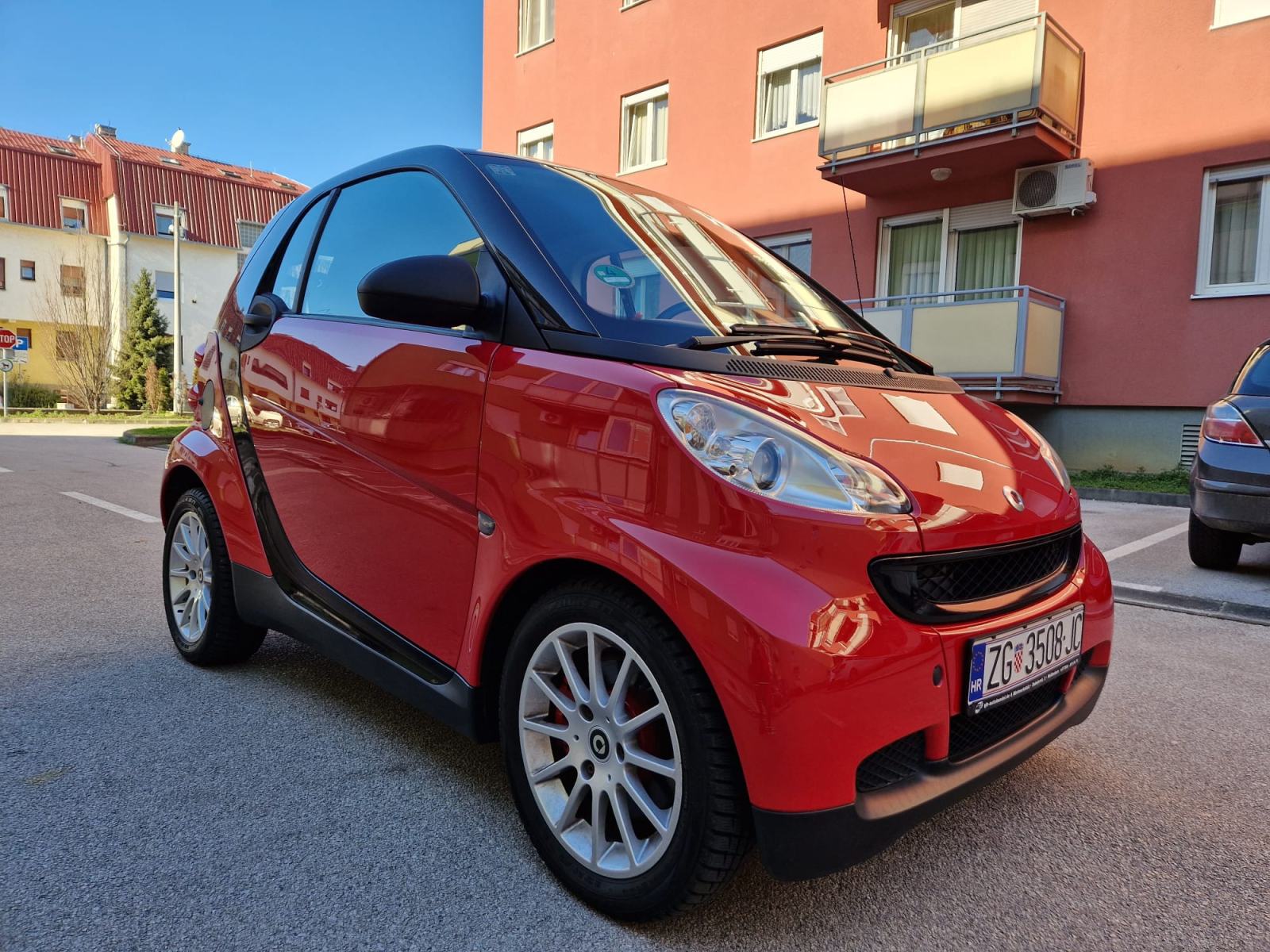 Smart fortwo coupe 451 MHD 75000km, 2009 god.