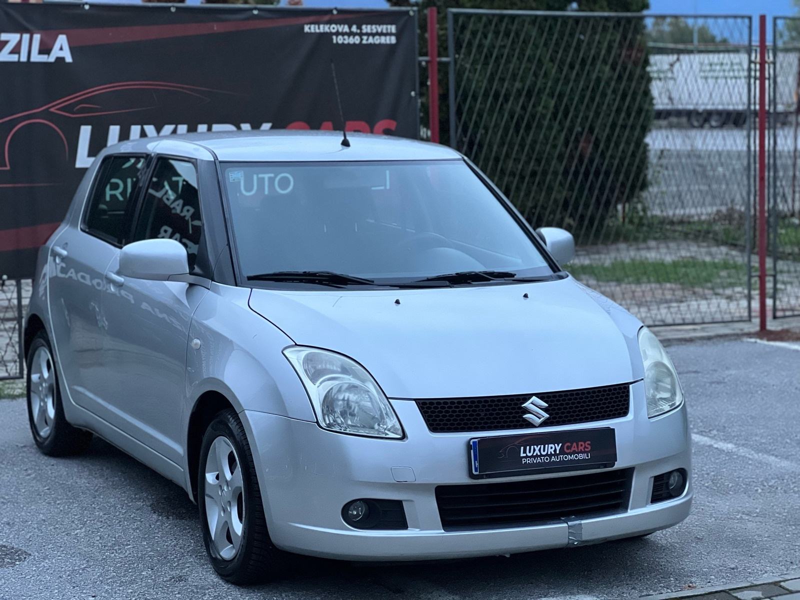 Suzuki Swift 1,3 nije uvoz 100 tkm!!!! Keyless,alu felge ,mf volan ...