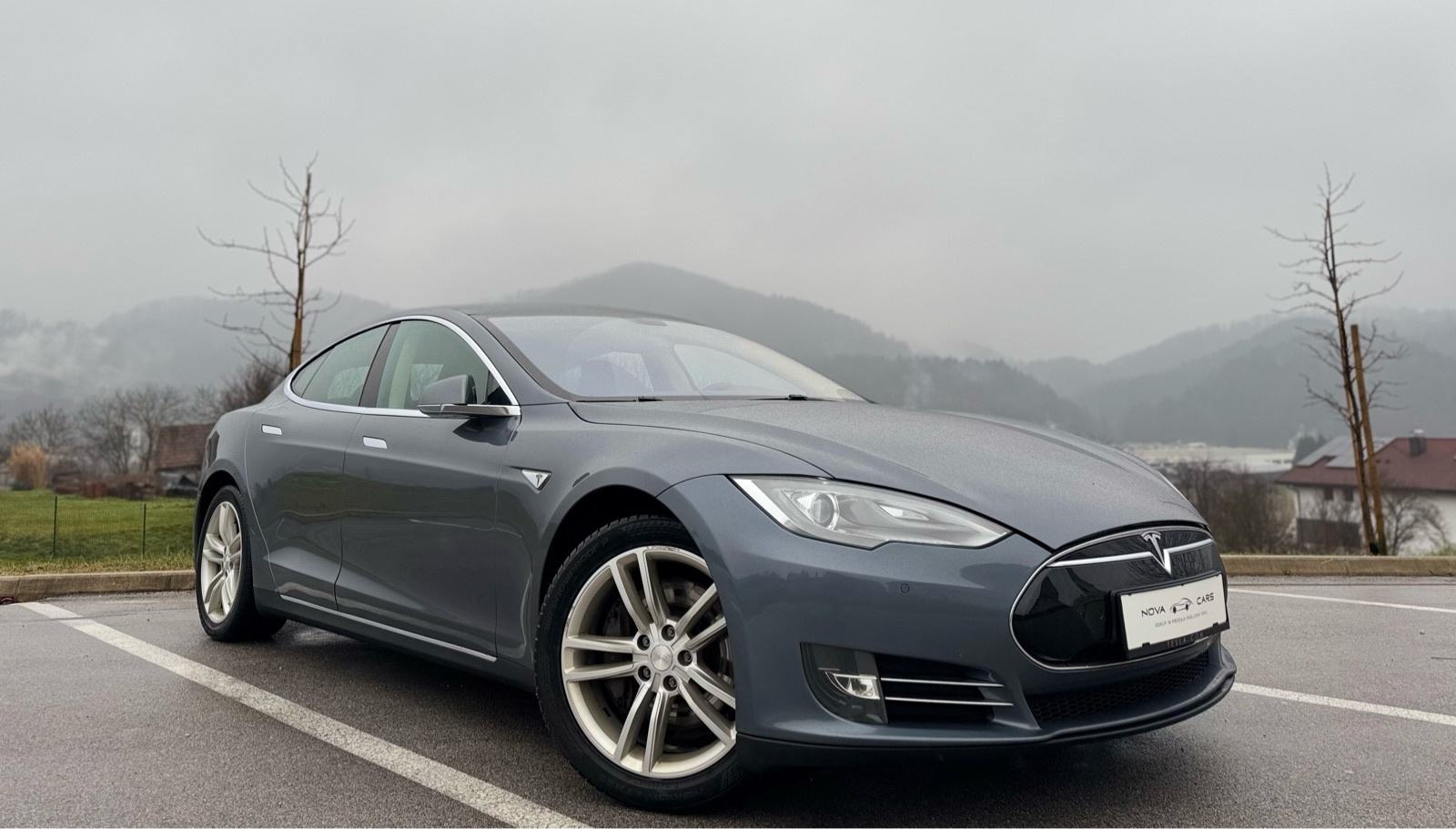 Tesla Model S 85 - FREE SUPERCHARGE - PRVI VLASTNIK, 2014 god.