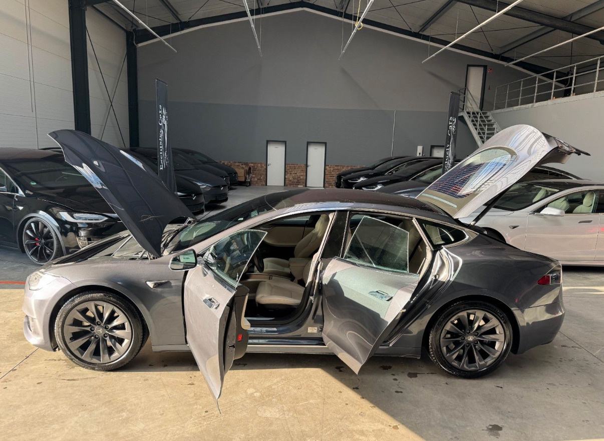 Tesla Model S Long Range 2020.g., 2020 god.