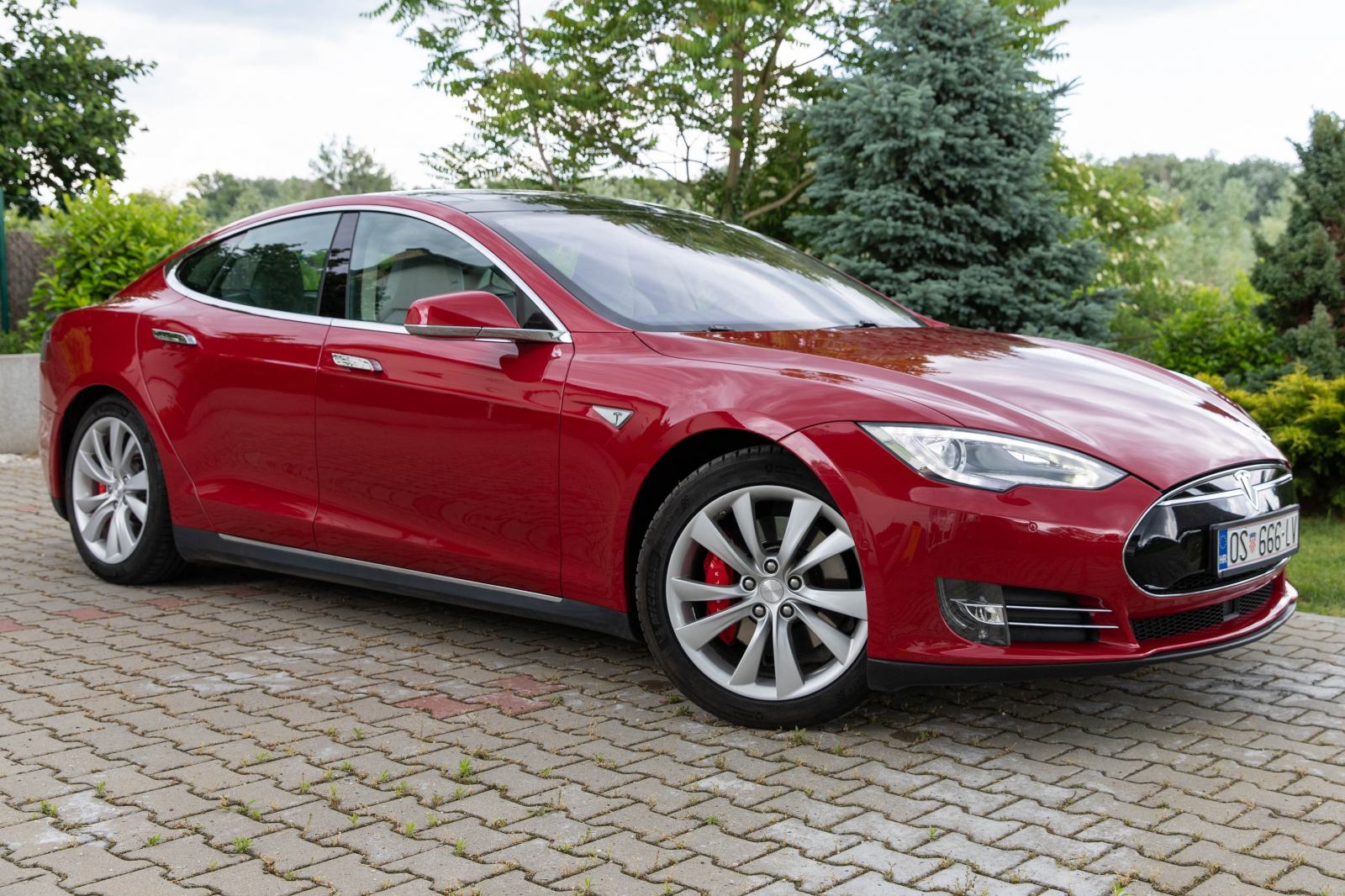 Tesla Model S P85 AP1 Free SUC gar.motor i baterija, 2015 god.