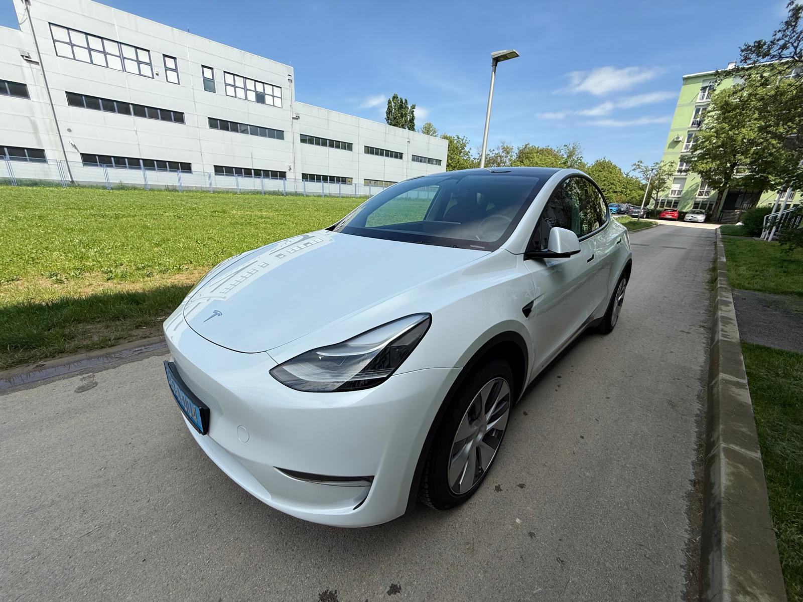 Tesla Model Y Dual Motor, Long Range AWD, 12000km + WinterTires&Chain ...