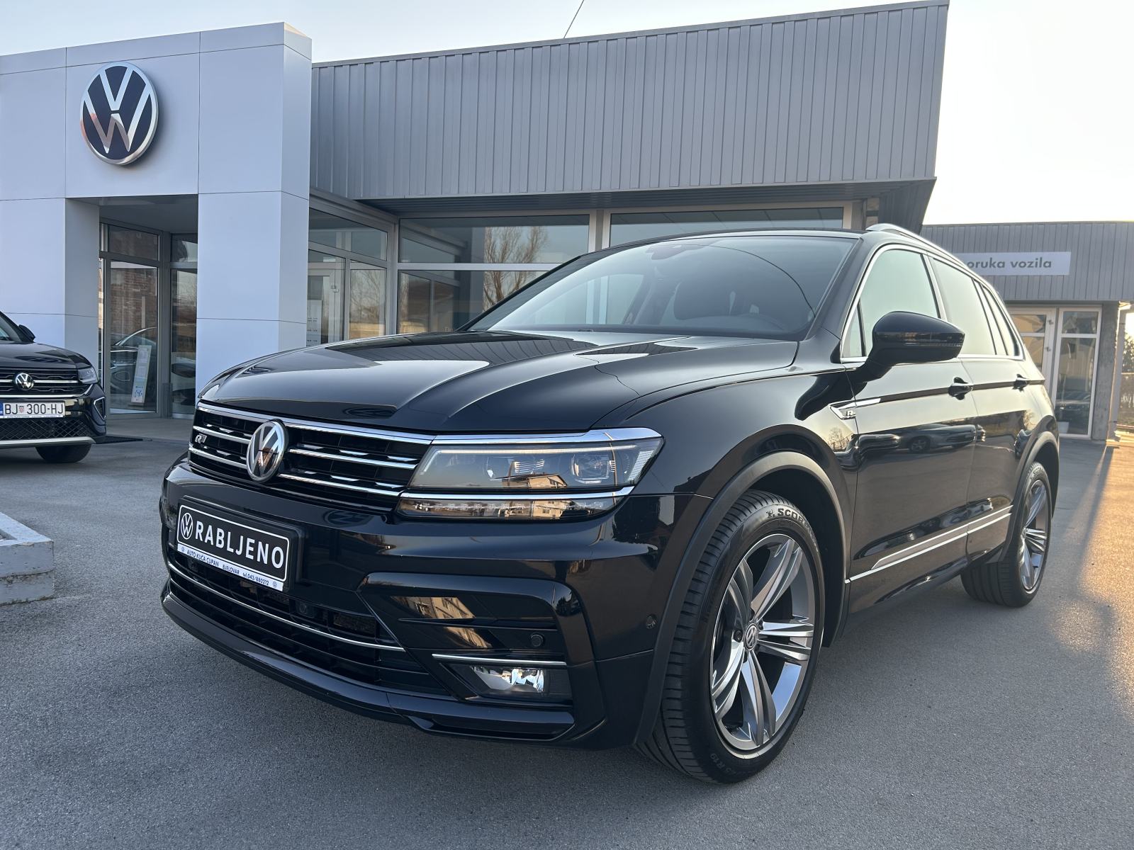 Tiguan 2,0 TDI R-LINE MOD.2021 NAVI,PANO,MATRIX,VIR.KOKPIT,9.273,33€*3 ...