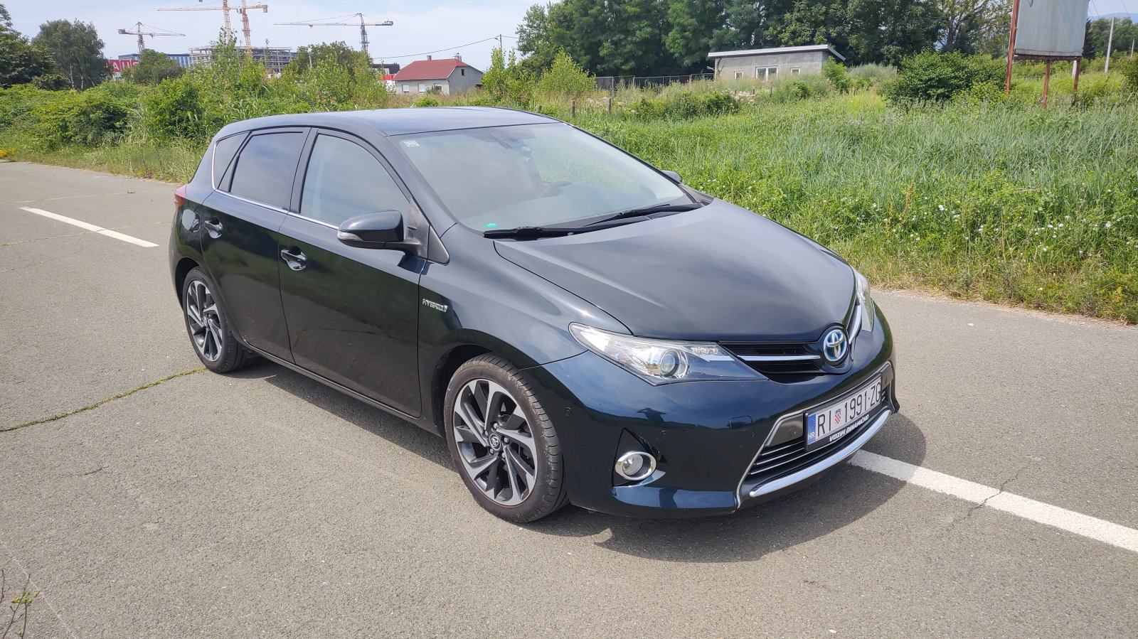 Toyota Auris 1,8 HSD Sol automatik, 2013 god.