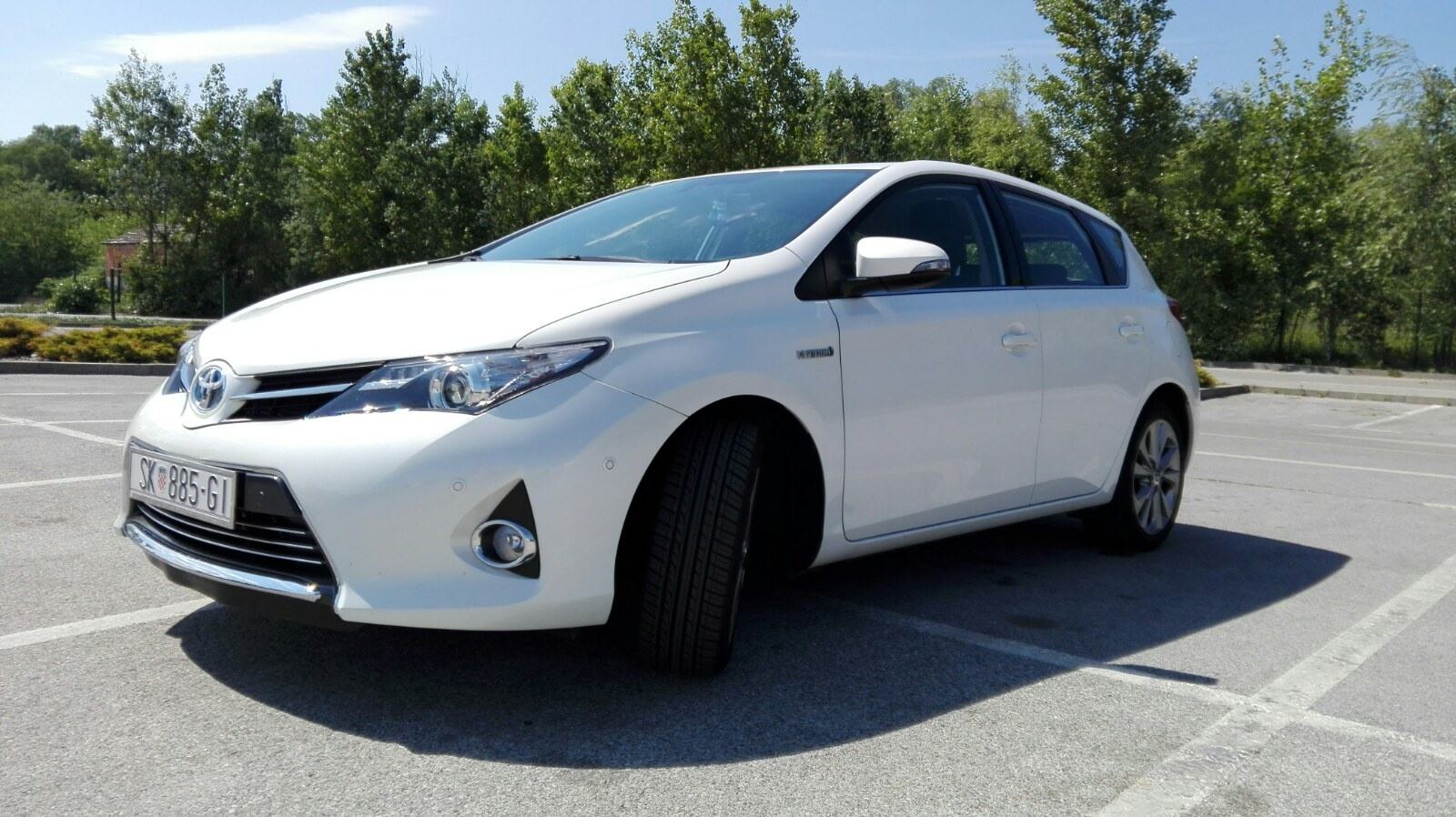 Toyota Auris Auris hybrid 1.8 SOL automatik, 2014 god.