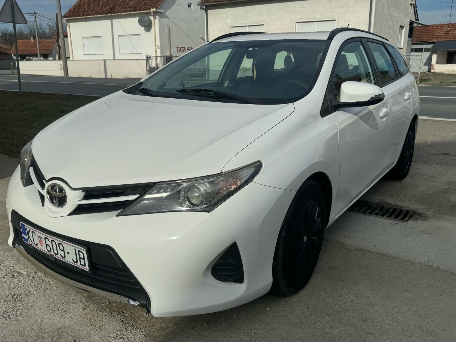 Toyota Auris karavan TS 1,4 D-4D Sport AUTO DOSLOVCE NOV PRVI VL HITNO ...