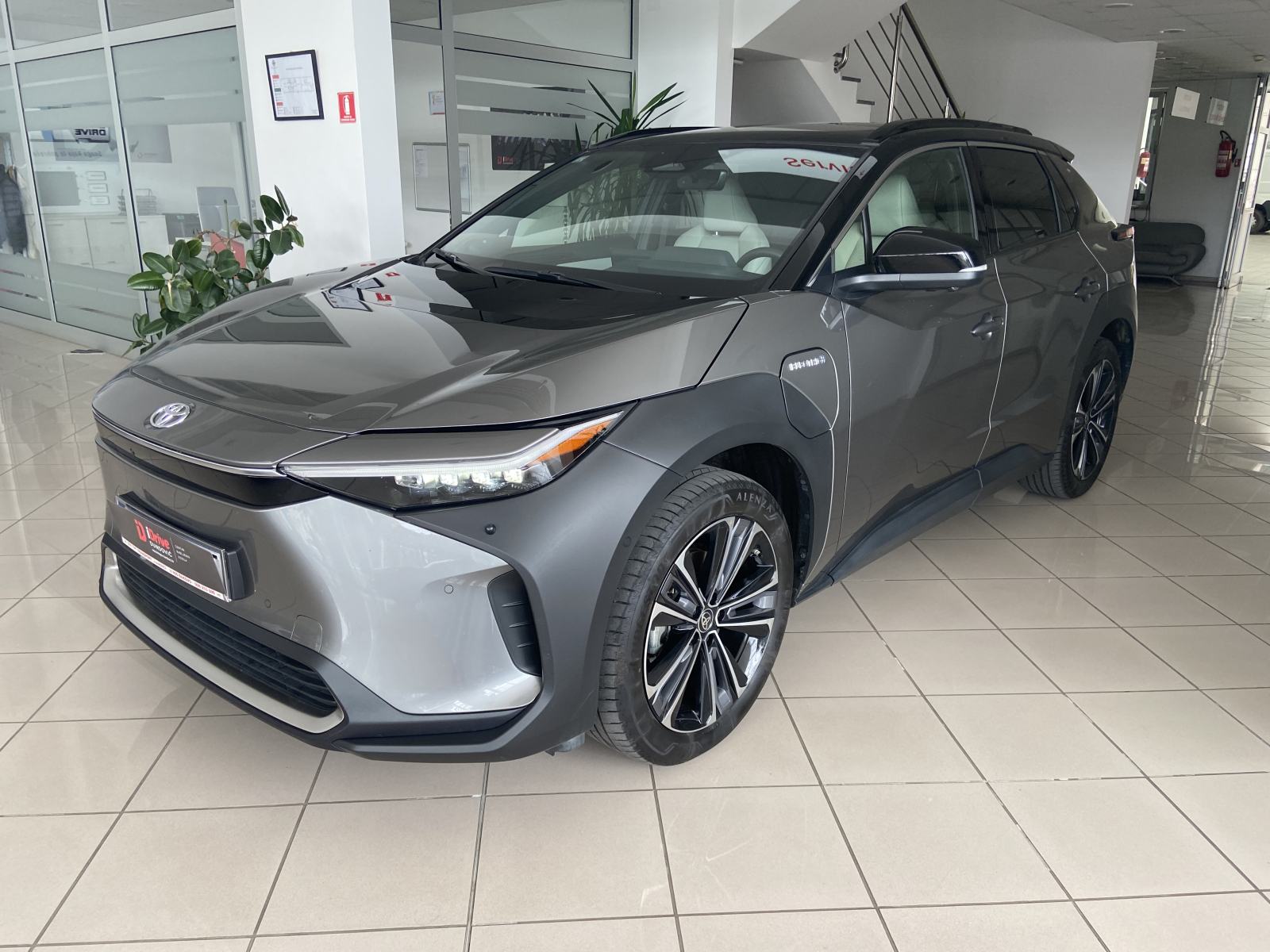 TOYOTA bZ4X 71.4 kWh 4X4 5D STYLE, 12.093 KM, VAŠA UŠTEDA 13.297 EUR ...