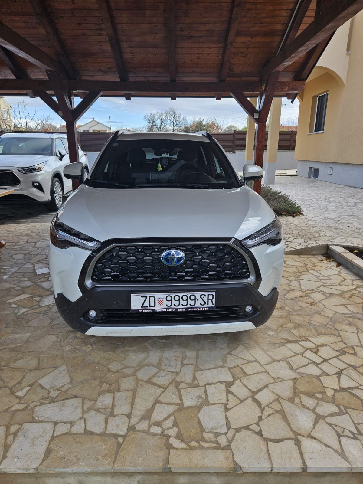 Toyota Corolla Cross Executive HSD 2.0 automatik, 2023 god.