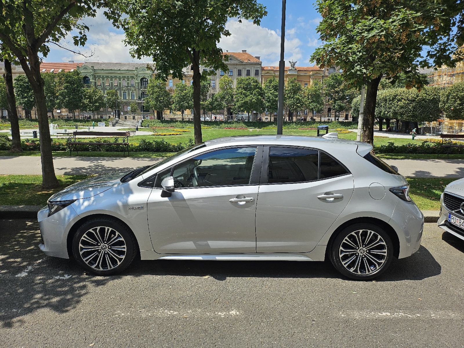 Toyota Corolla HB, 1.8 l, SOL, automatik, 2021 god.