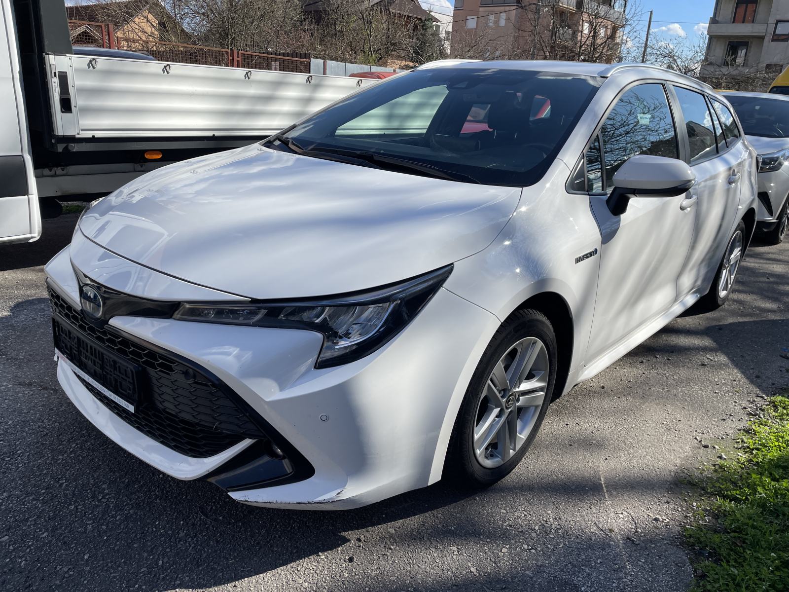 Toyota Corolla Hybrid 1,8 E-CVT-i NIJE UVOZ U CIJENI VOZILA 1.GOD.REG ...