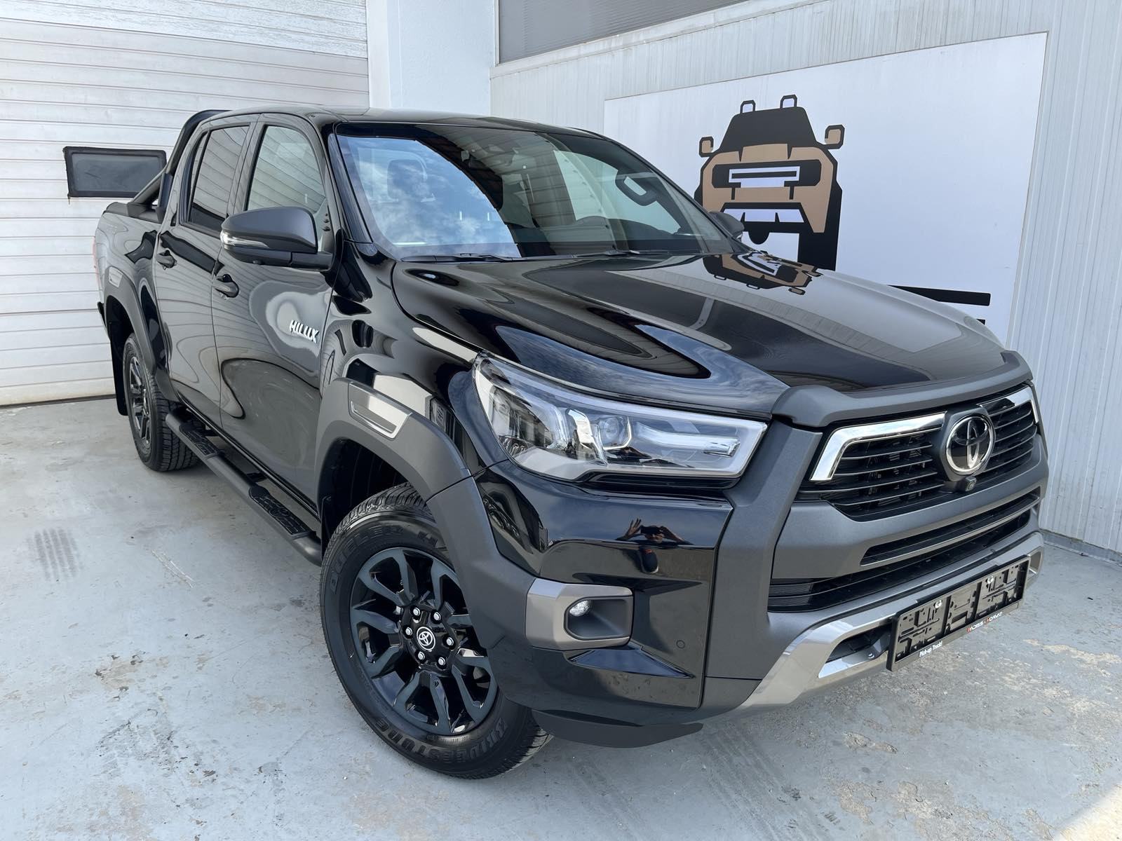 Toyota Hilux invincible full oprema, 2024 god.