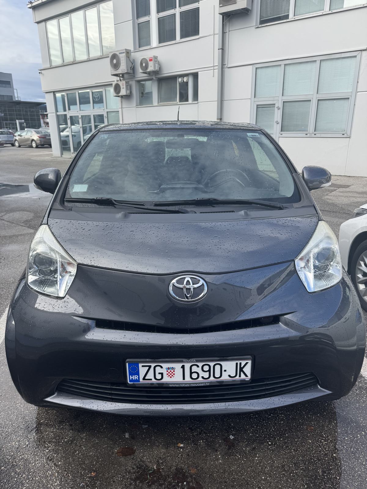 Toyota iQ 1,0 VVT-i, 2012 god.
