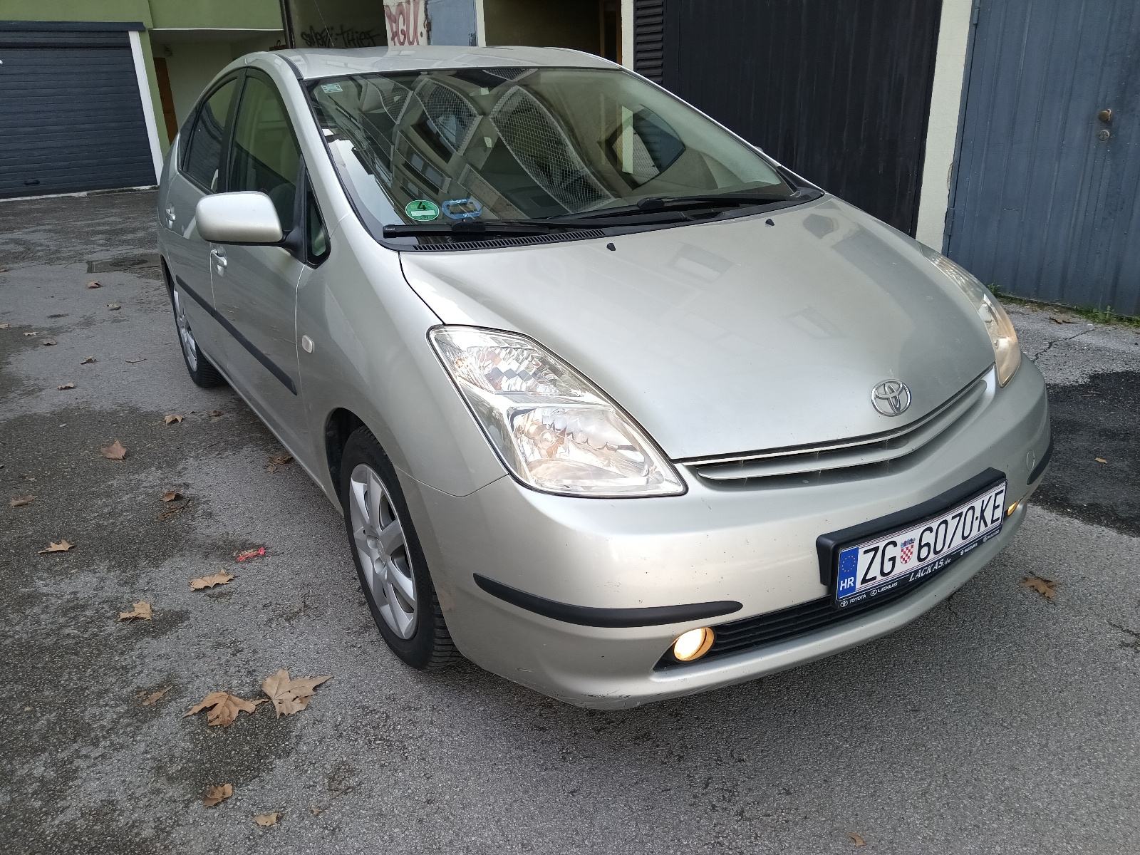 AKCIJA TOYOTA PRIUS 1,5 VVT-I HYBRID, IZUZETNO OČUVANA, NIKAD U SUDARU, 2006 god.