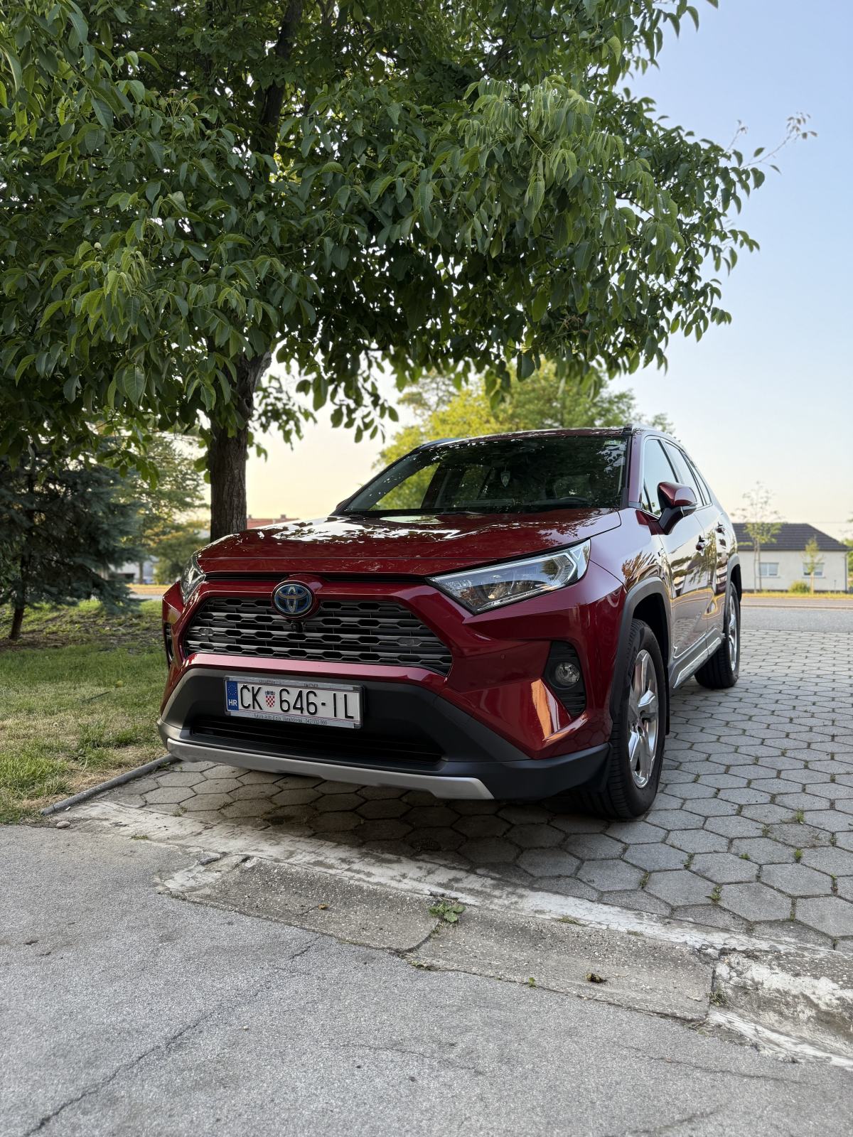 Toyota RAV4 2,5 Hybrid AWD, 2020 god.