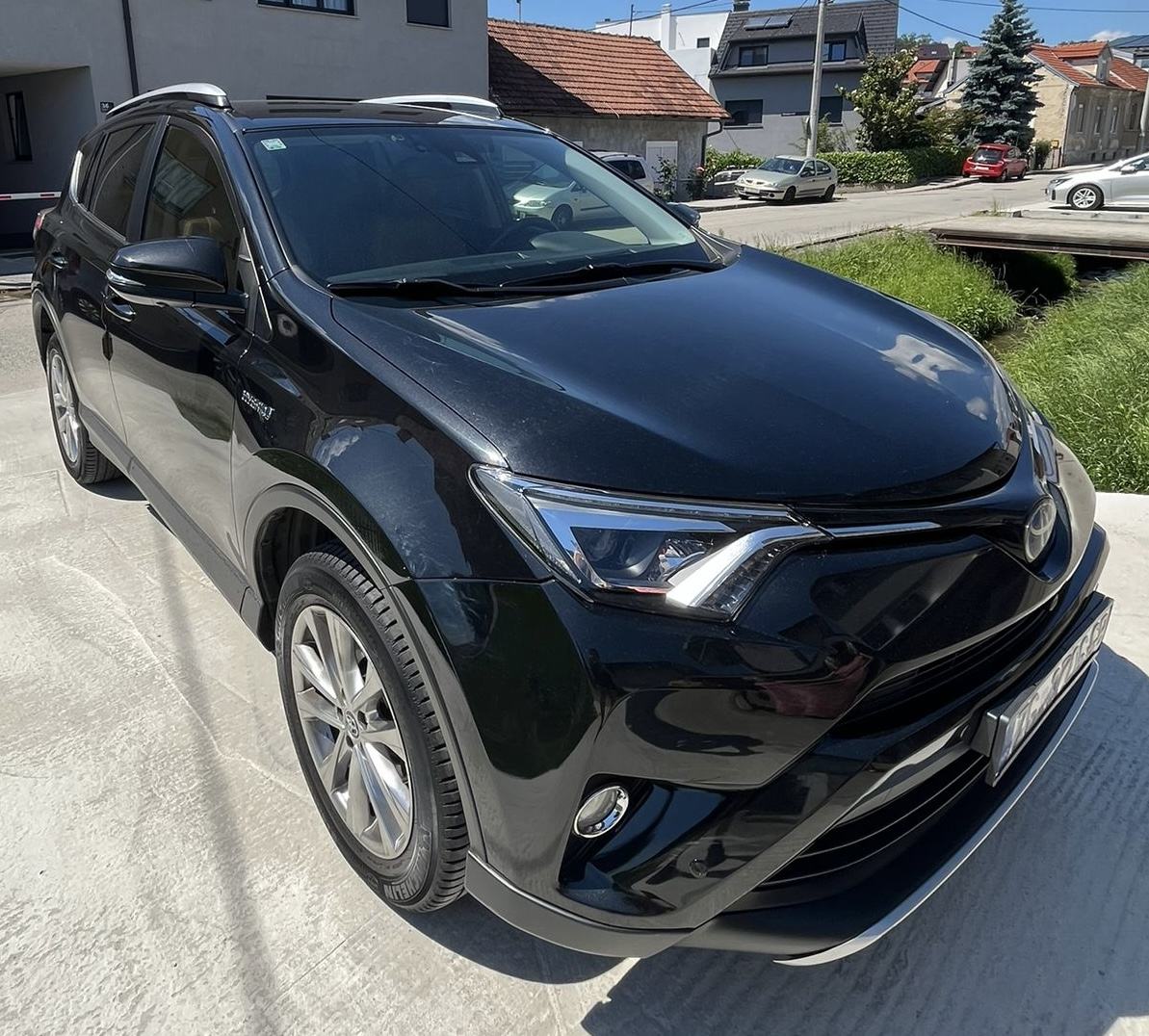 Toyota RAV4 2,5 VVT-I HYBRID PREMIUM, 2016 god.