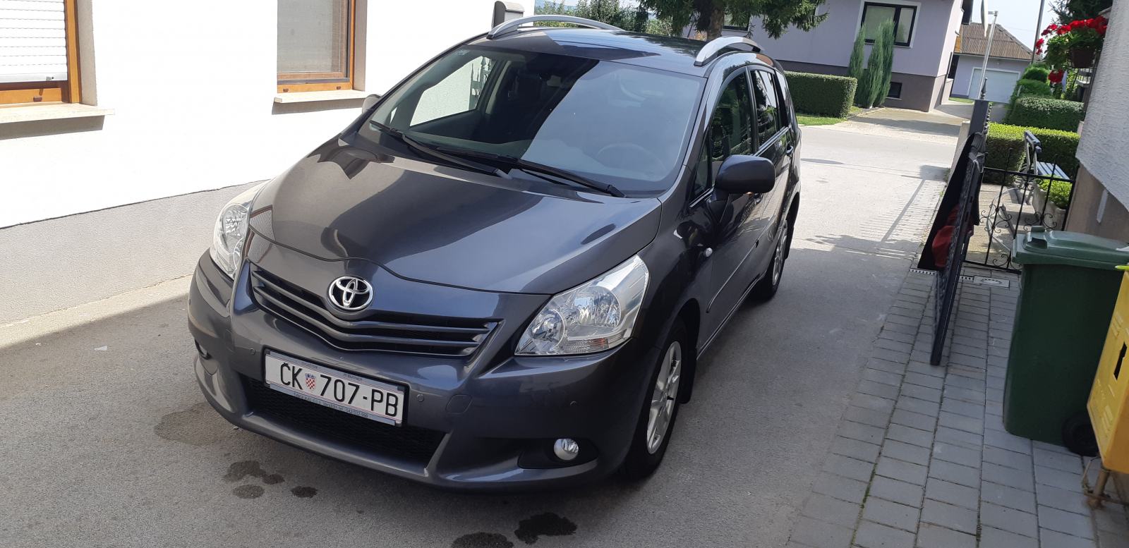 Toyota Verso 1,8 Valvematic SOL automatik, 2012 god.