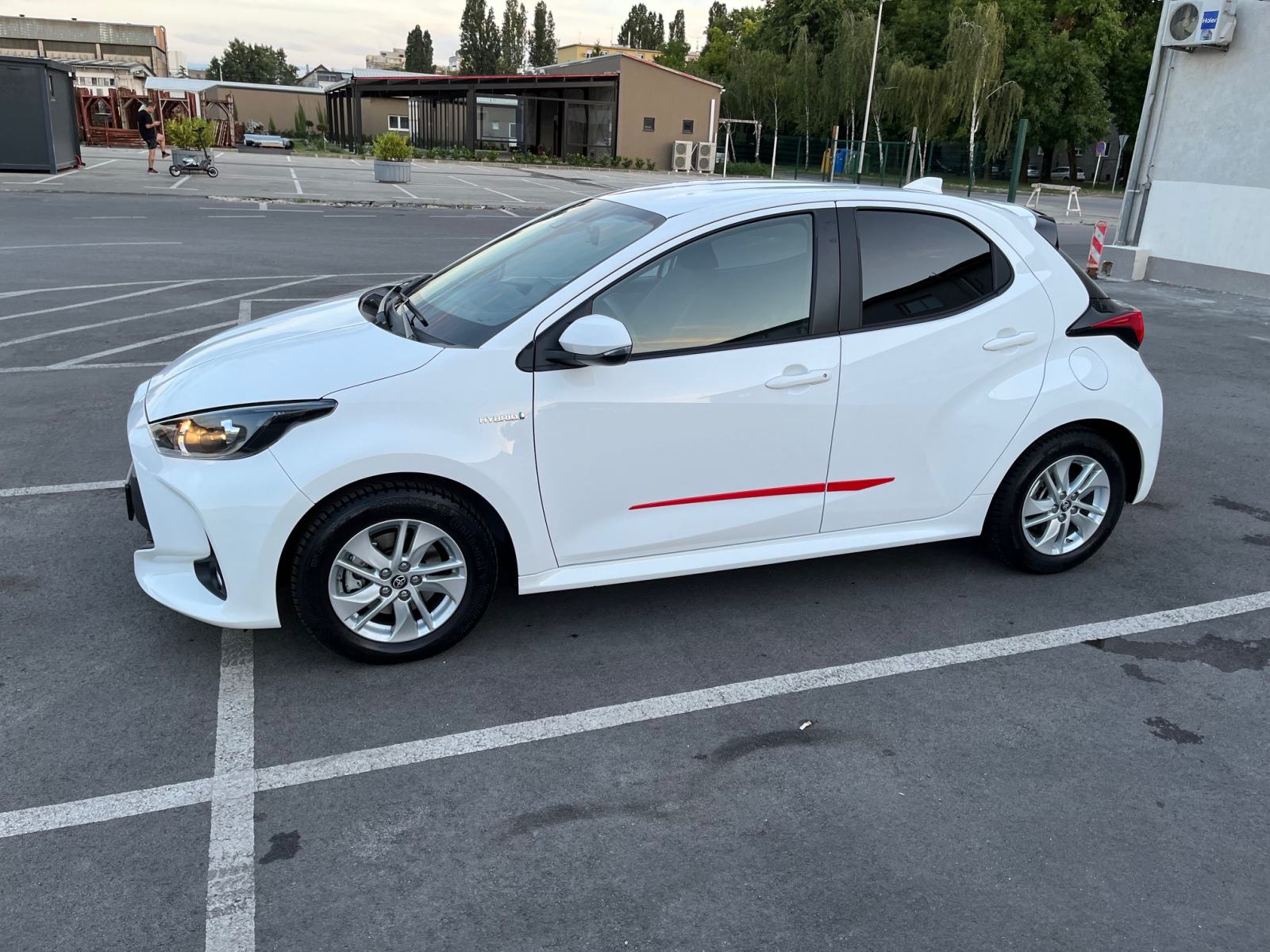 Toyota Yaris 1.5 Hybrid SOL, Automatik, 2021 god.