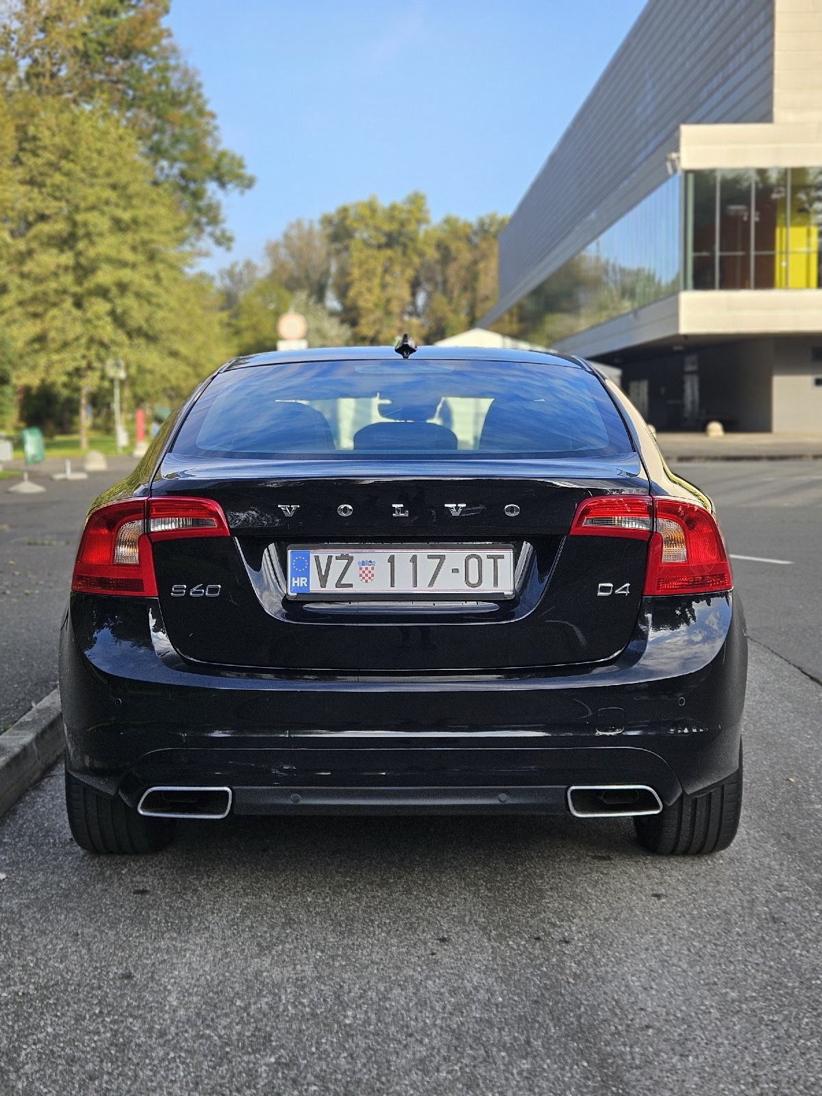 Volvo S60 D4 PRODANO, 2014 god.