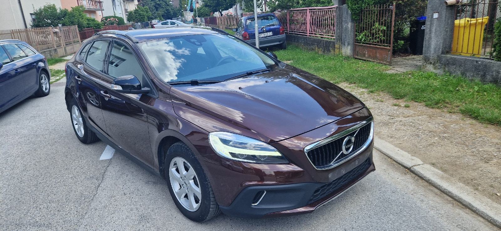 Volvo V40 Cross Country 2.0D led pdc alu cijena do reg.samo 105000km ...