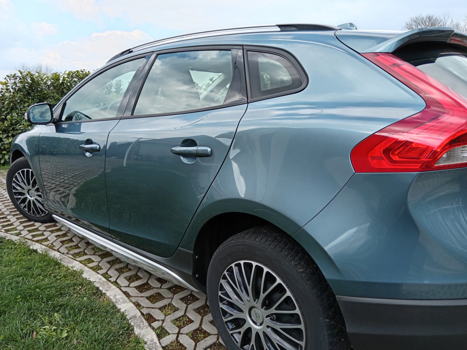 Volvo V40 Cross Country D3, 2013 god.