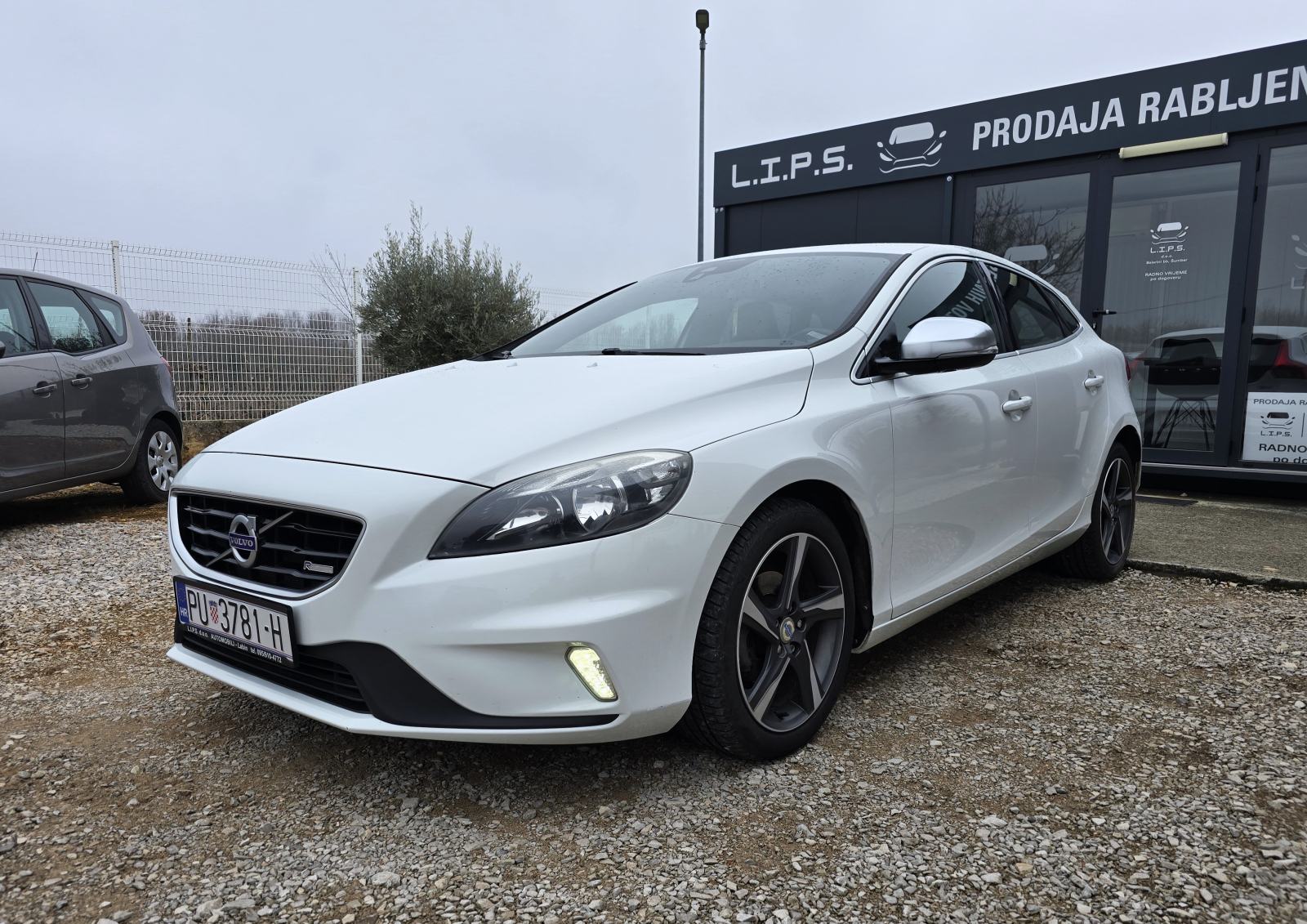 Volvo V40 D2 R-Design od 2. Vlasnika Reg. do 02/2026.g.REZERVIRAN ️ ...