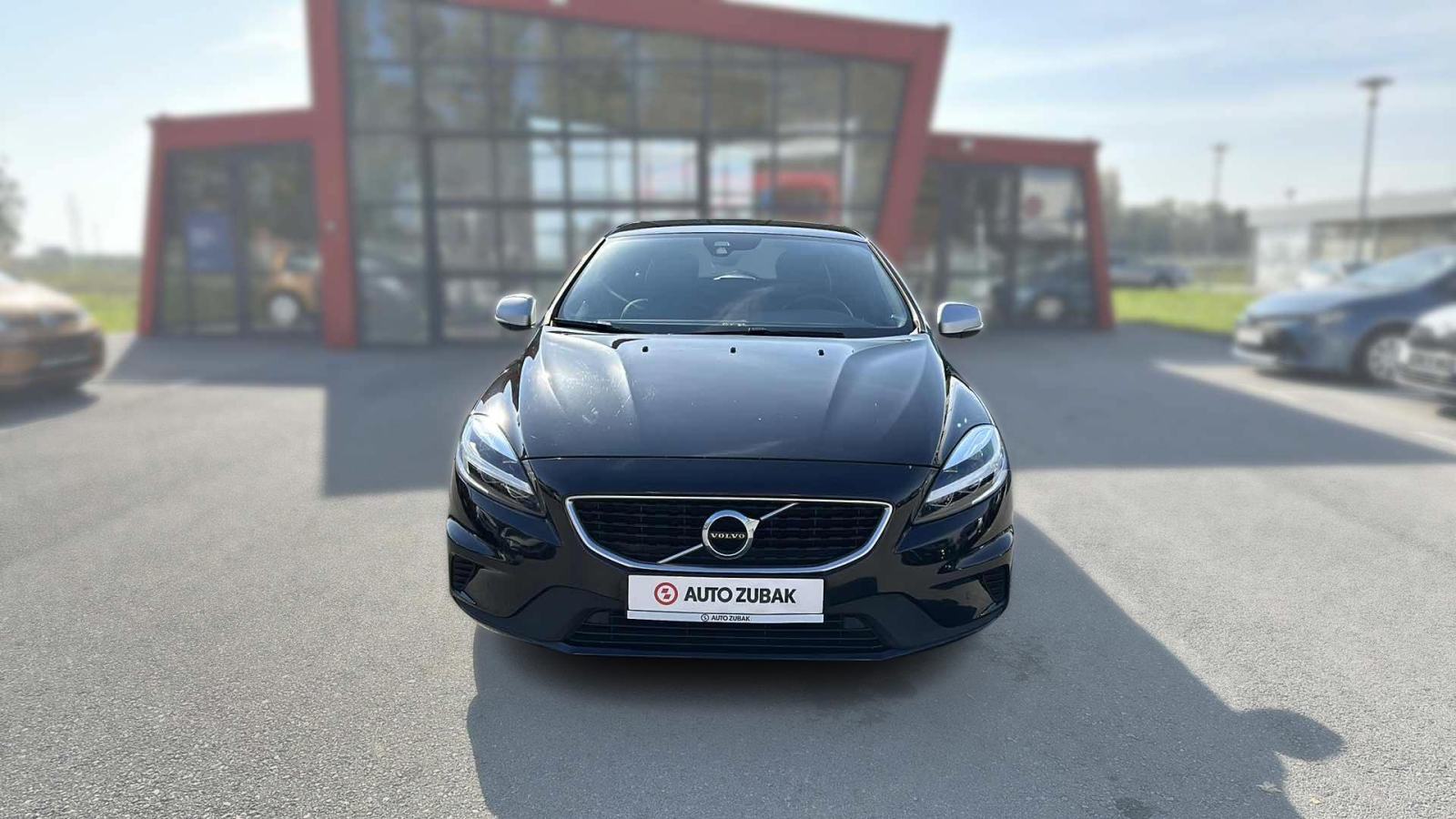 Volvo V40 D2 R-Design Momentum Geartronic 5 vrata, 2018 god.