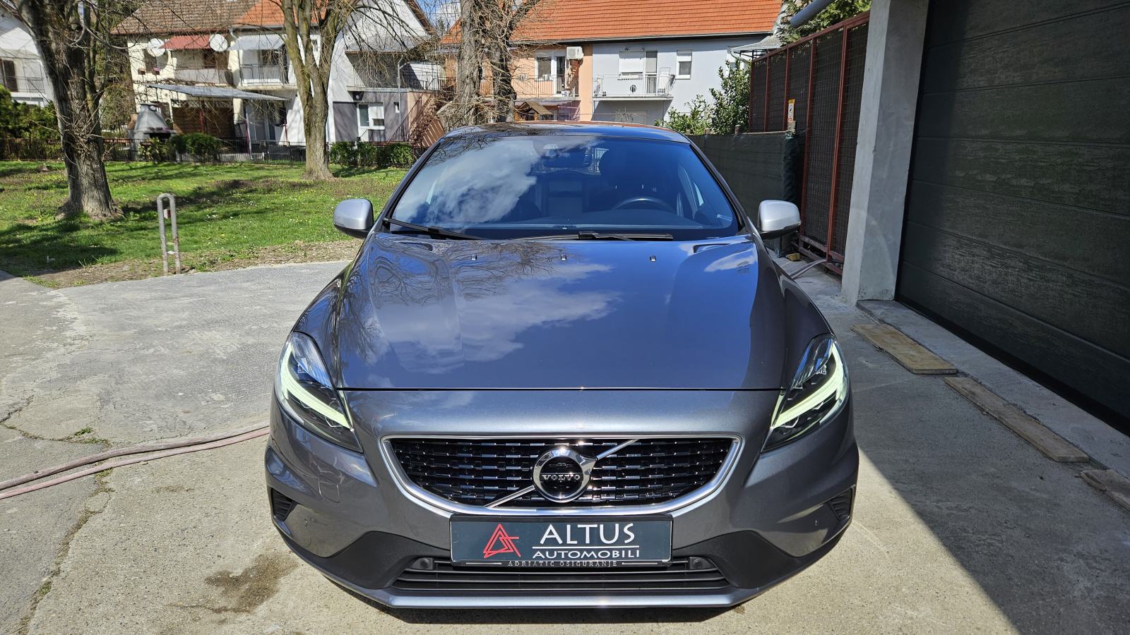 PRODANO! Volvo V40 D3 R-design Sport 150KS |2018| LED | PANO | kamera ...