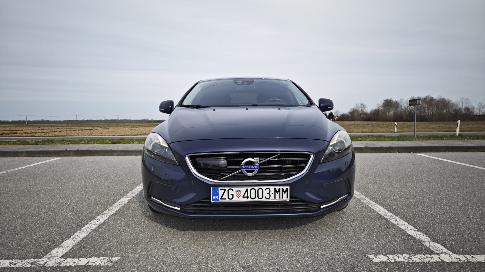 Volvo V40 D3 (Volvo diesel 5 cil. 150 KS, radar...), 2015 god.