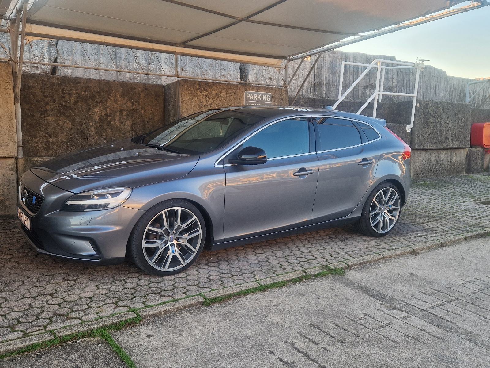 Volvo V40 D4 R-design Polestar, 2018 god.