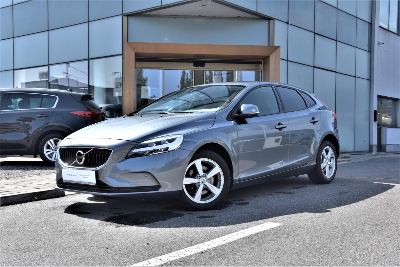 Volvo V40 T2, 2017 god.
