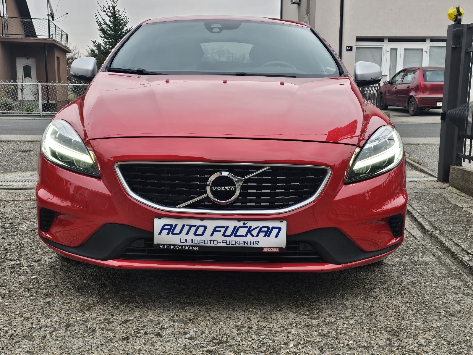 Volvo V40 R design D4, 2018 god.