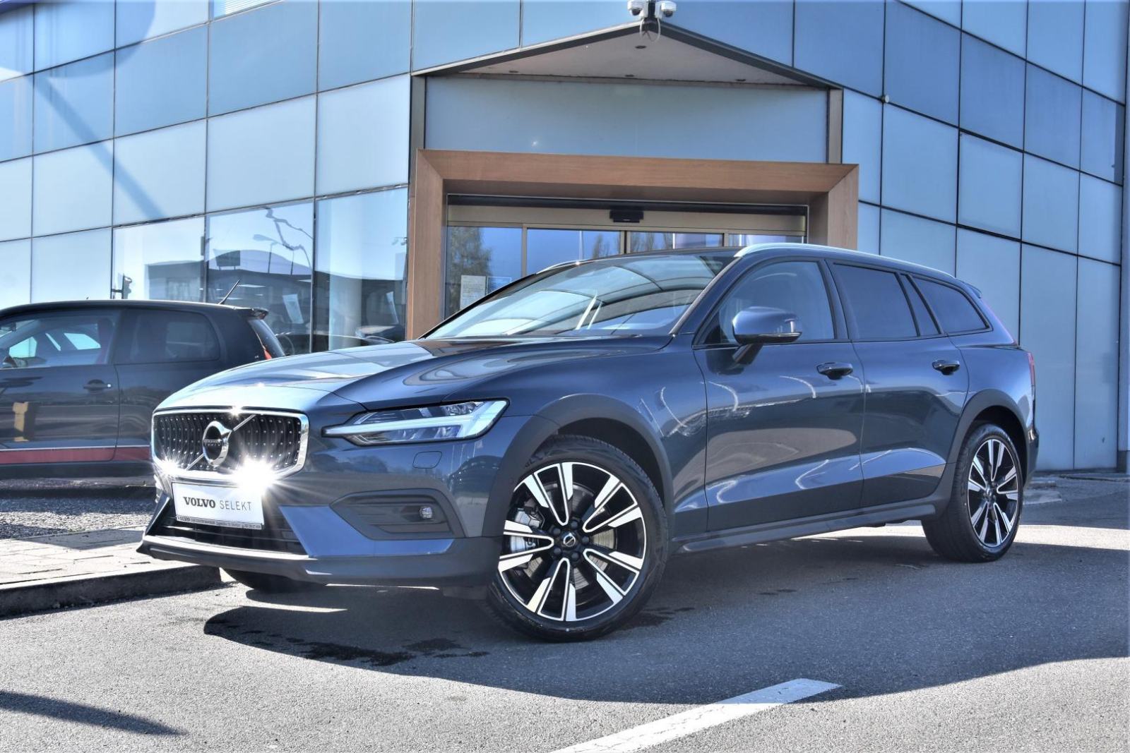 Volvo V60 Cross Country V60CC B5 BENZIN AWD PRO AUT., 2021 god.
