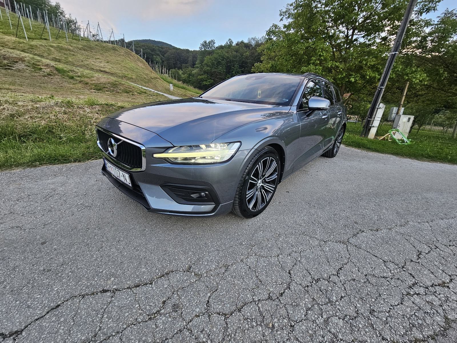 Volvo V60 D4 190ks Momentum PRO Reg 1godinu Top stanje Rijedak, 2019 god.