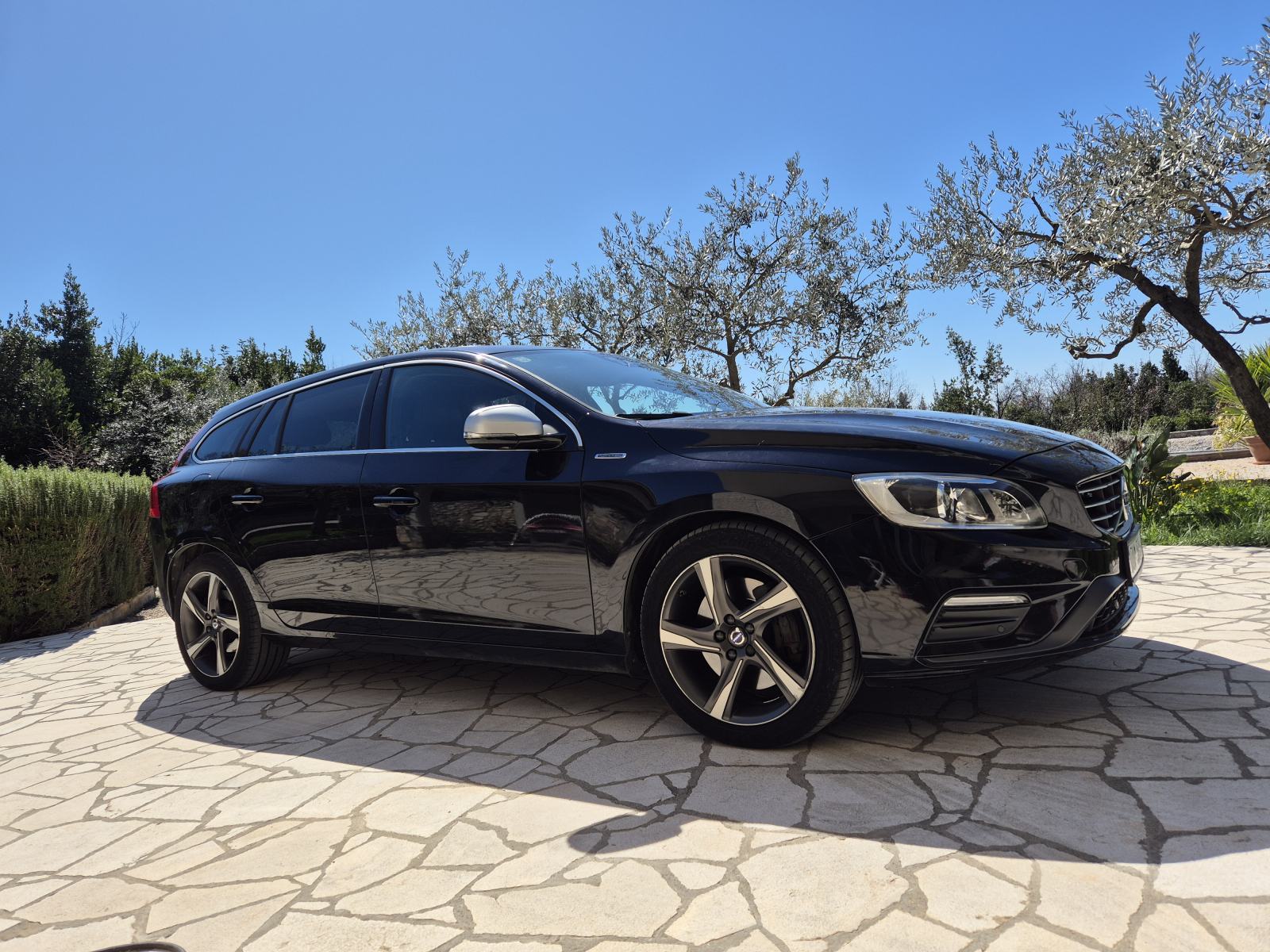 Volvo V60 D5 AWD, 2015 god.