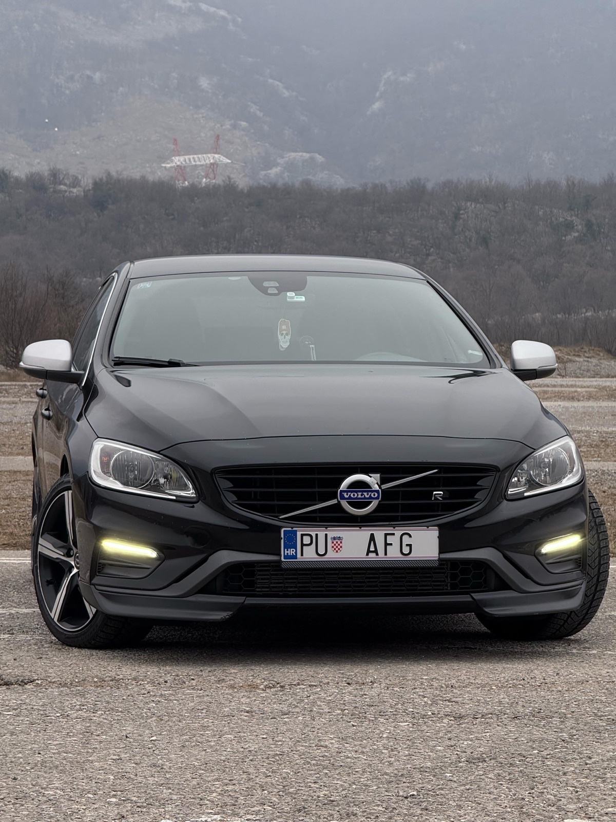 Volvo V60 D5 R-design automatik, 2017 god.
