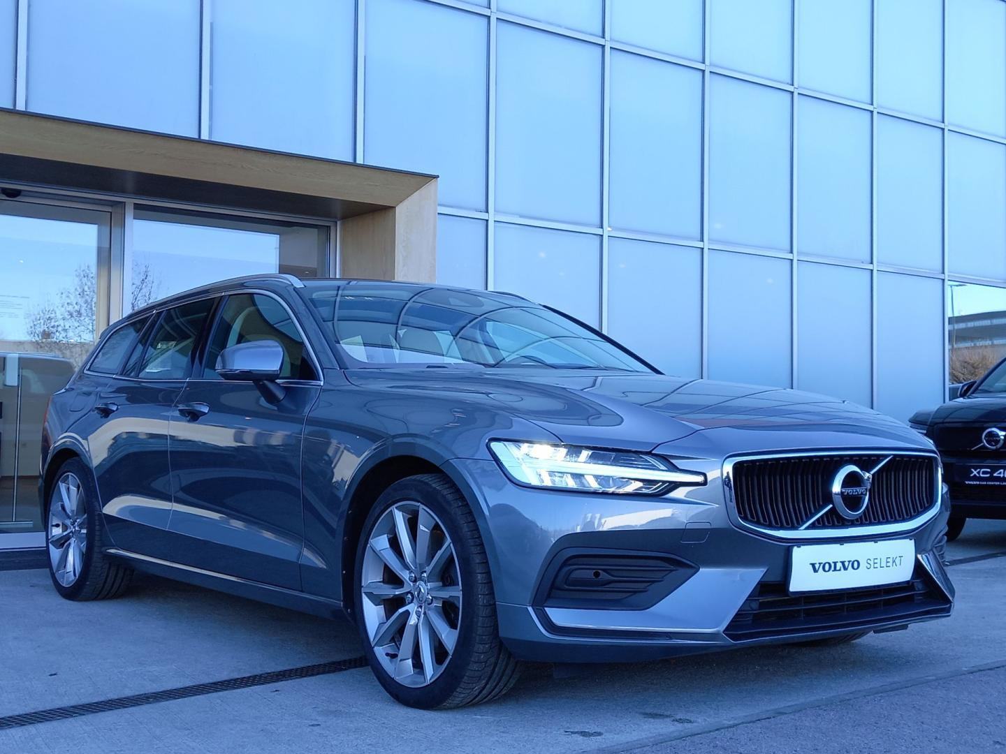 Volvo V60 T6 AWD AUT MOMENTUM, 2019 god.