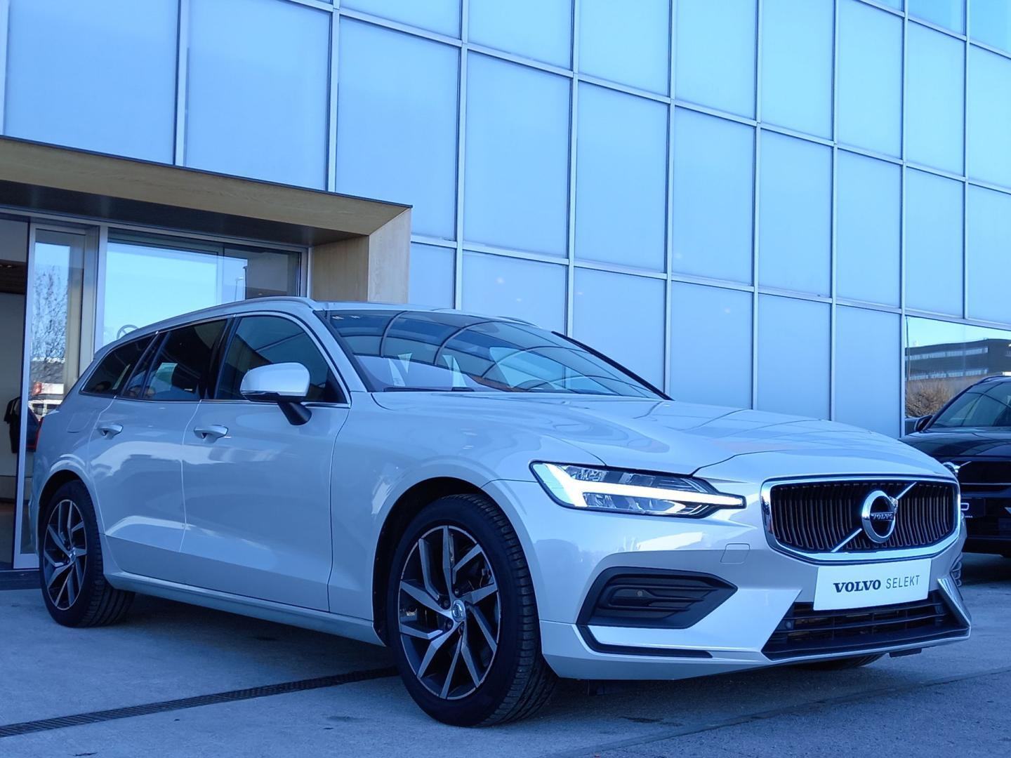 Volvo V60 T6 Momentum AWD AUT, 2019 god.