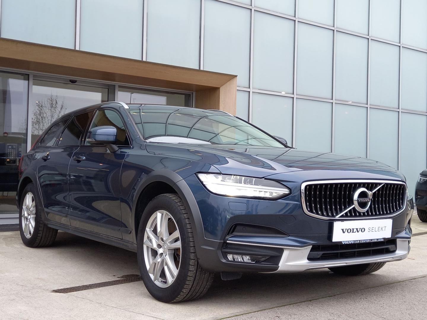 Volvo V90 Cross Country V90 CC MOMENTUM AWD AT, 2018 god.
