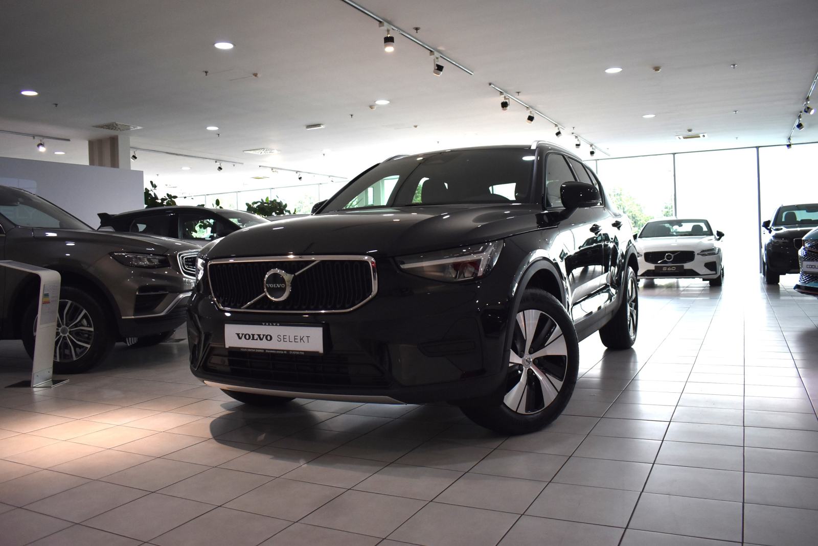 Volvo XC40 B3 (P) 163hp Core AT FWD DCT, 2024 god.