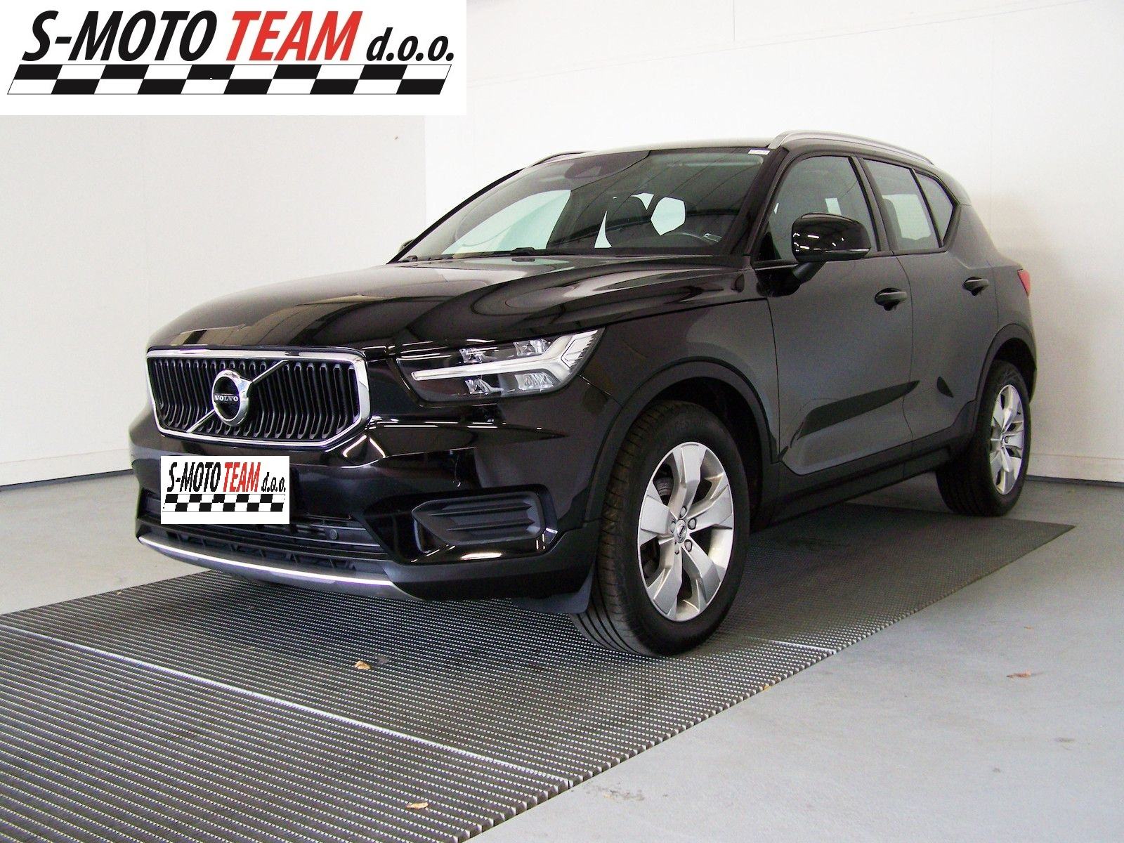 Volvo XC40 D3 Momentum Pro AUTOM 1.H+LED+SENSUS, 2020 god.