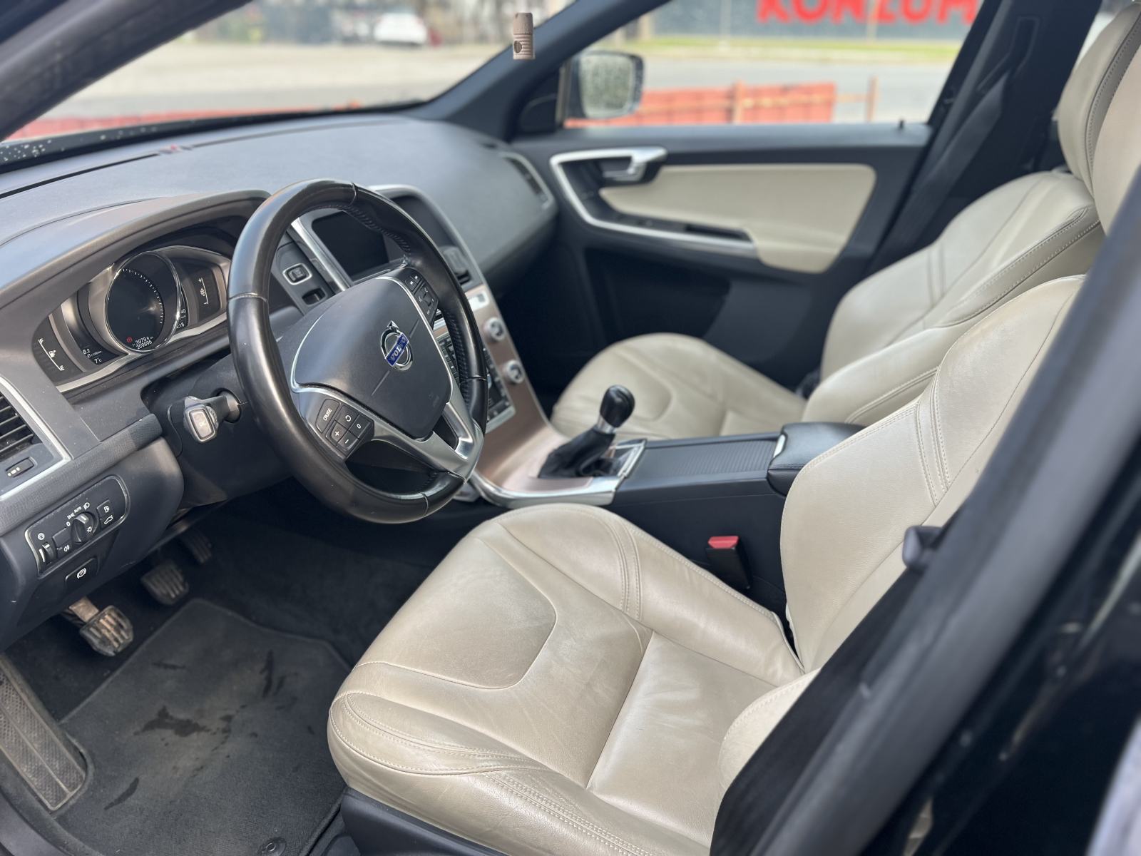 Volvo XC60 AWD D5, 2016 god.