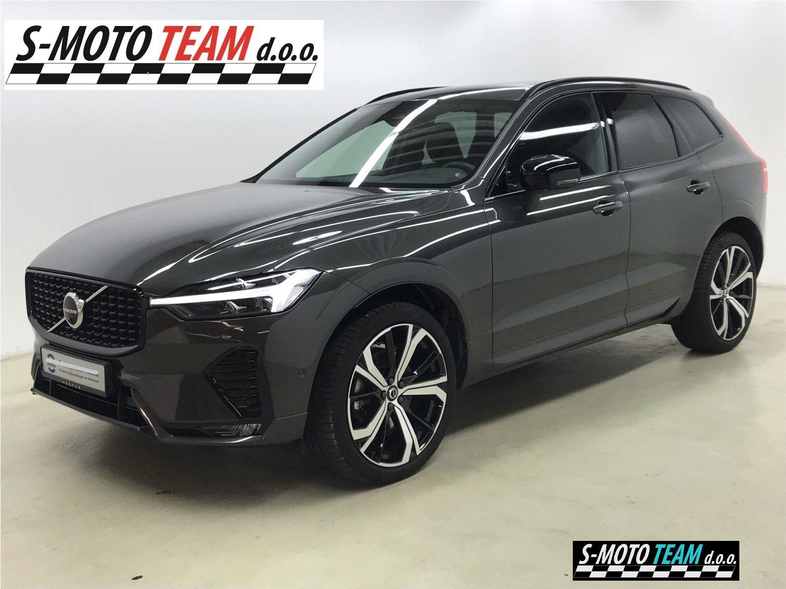 Volvo XC60 B4 Diesel AWD R-Design 21+AHK+PANO+STANDHZ, 2021 god.