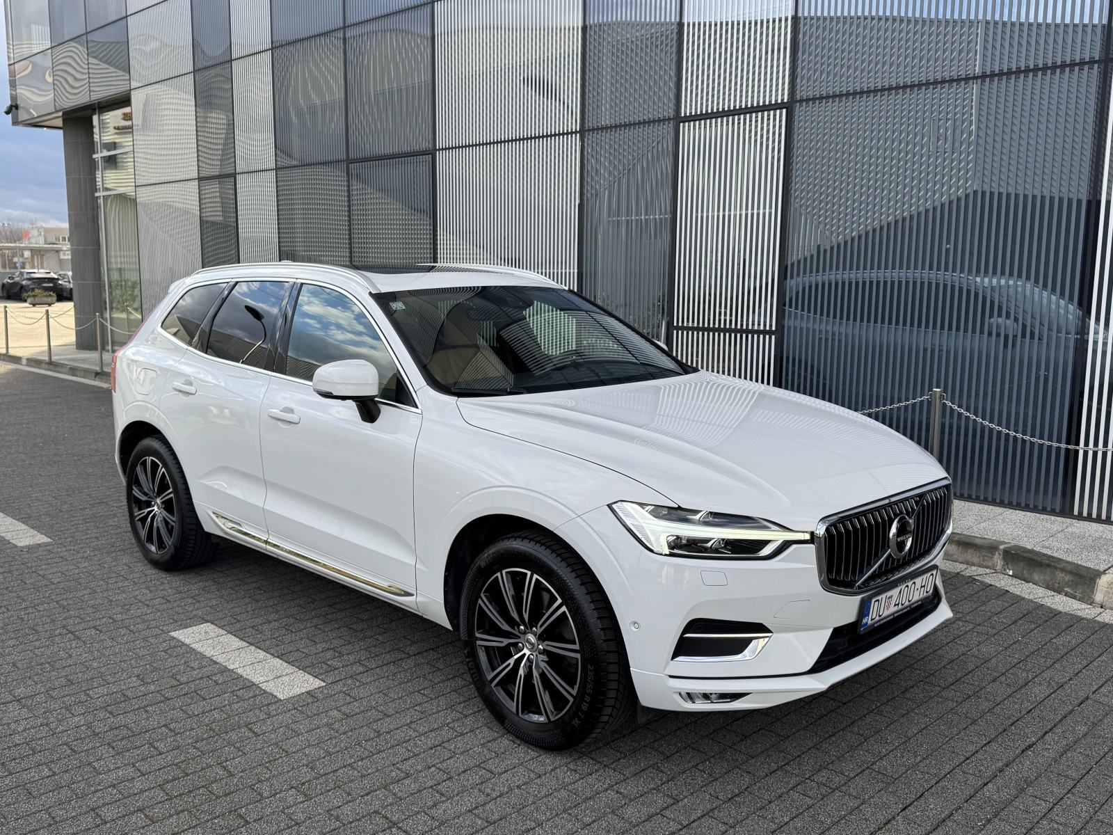 Volvo XC60 AWD D4 Aut., 1.vl., tvornički lak, svi servisi u ovl.servis, 2018 god.