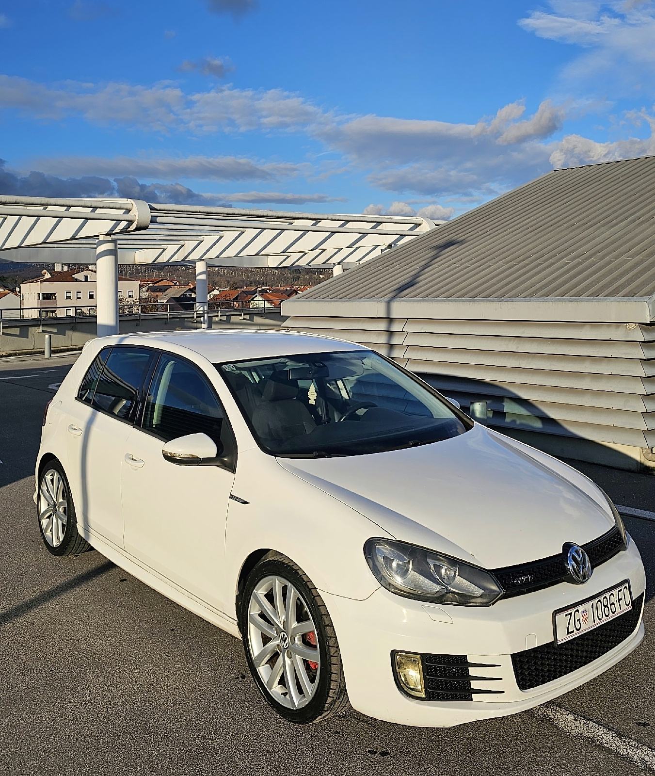 VW Golf 6 2,0 TDI ,DSG, Highline, GTD look, Navi , reg 10/2024, 2009 god.
