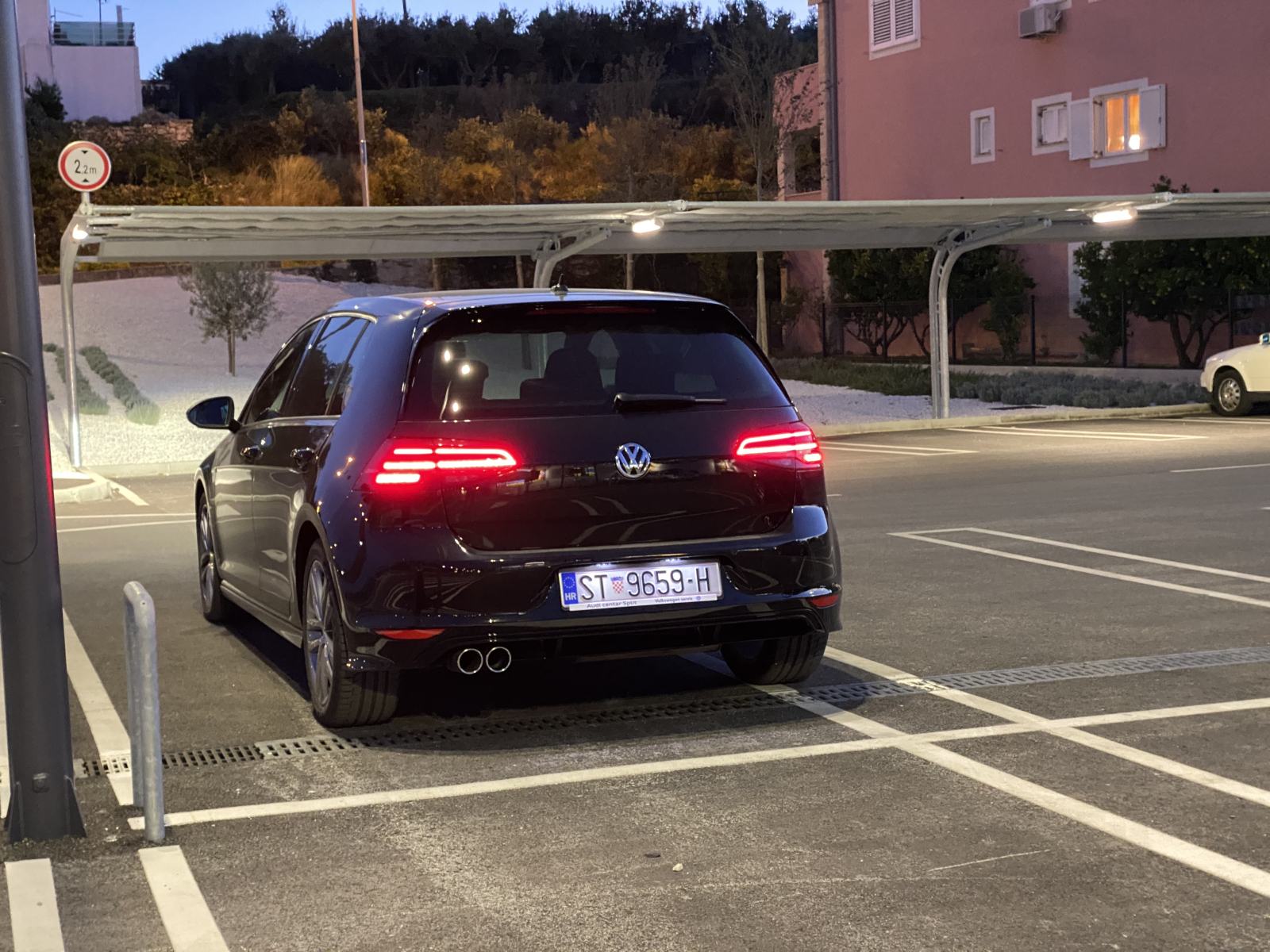 VW Golf 7 1,6 TDI HIGHLINE + 3x R-line, 2014 god.
