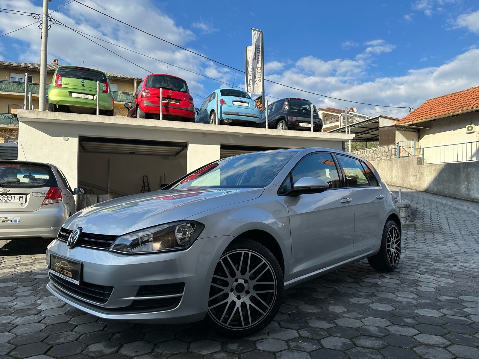 VW Golf 7 1,6 TDI BMT - TEMPOMAT - NOVE GUME - BLUETOOTH - TOP STANJE ...