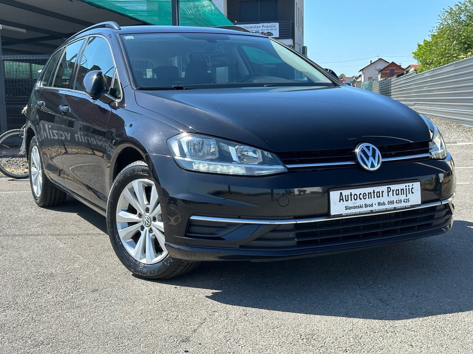 VW Golf 7.5 Variant 1,6 TDI BMT virtual cocpit,kamera,navi,registriran ...