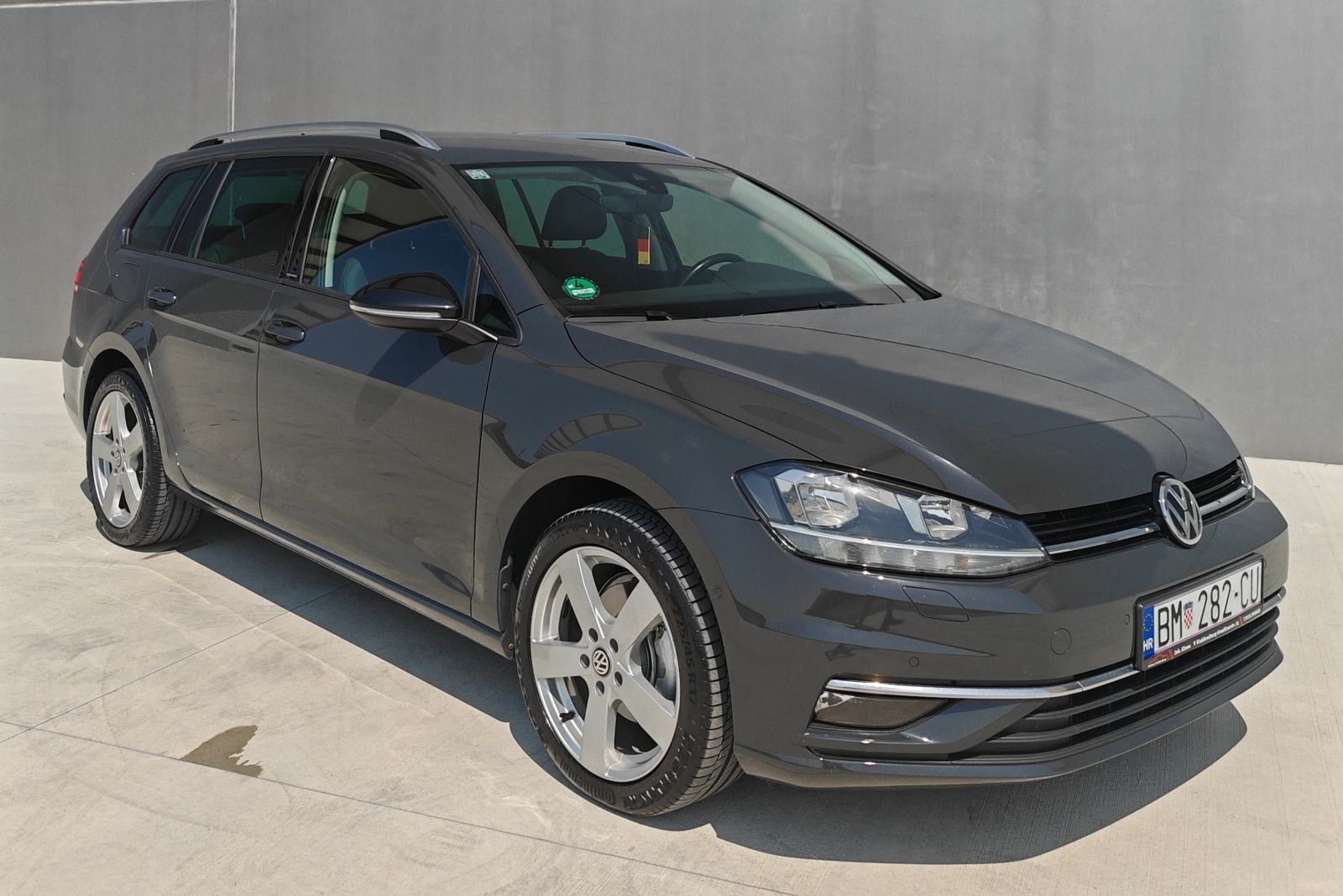 VW Golf 7.5 Variant 1,6 TDI IQ.DRIVE • ParkPilot • ACC • Navi • R17 ...